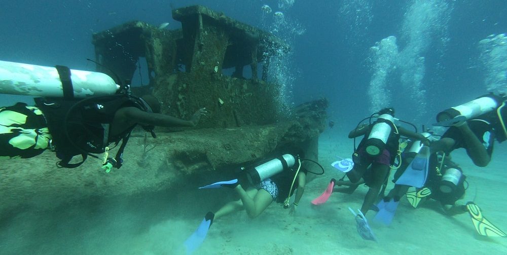 BAHAMAS: Defence Force Rangers Becoming Certified Divers – Magnetic Media