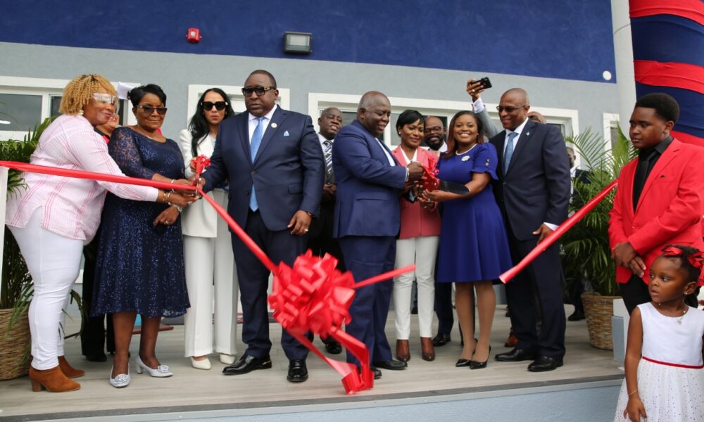 PM Davis hopes to partner with ElNet in future maritime ventures ...