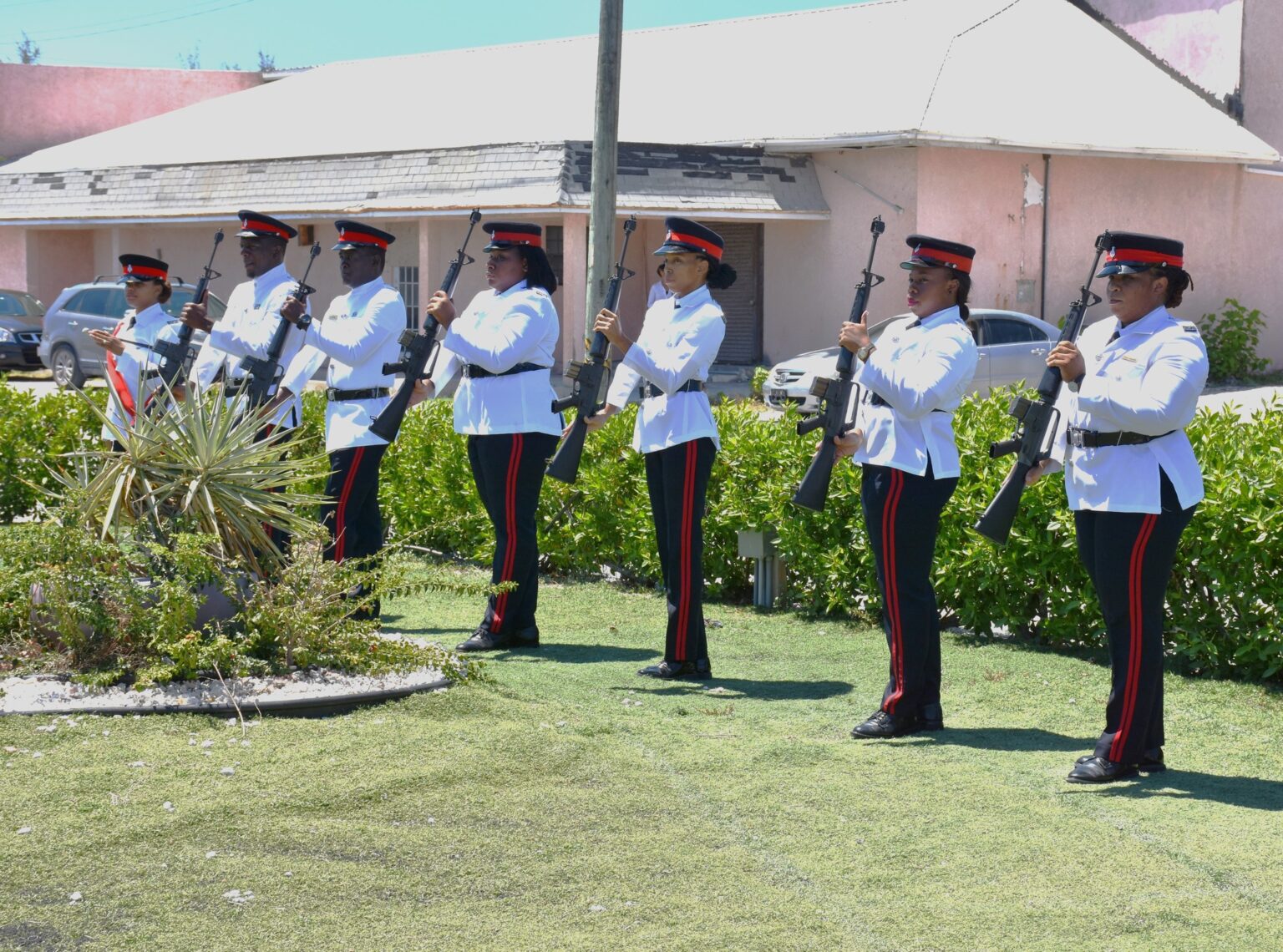 Queen Elizabeth Saluted for 70 Years of Service in 96-gun salute in ...