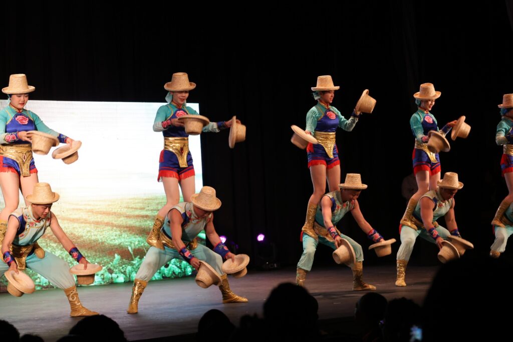 Chinese Acrobatic Troupe celebrates Bahamian Golden Jubilee with ...