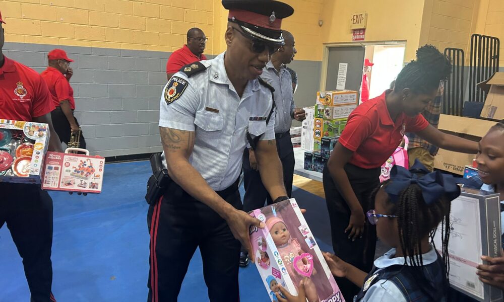 Royal TCI Police Force Community Policing Christmas Tour Brings Joy ...